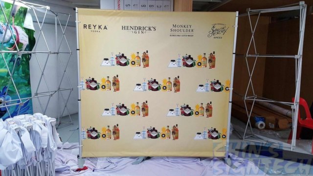 Portable Backdrop Display - Quick & easy display solution